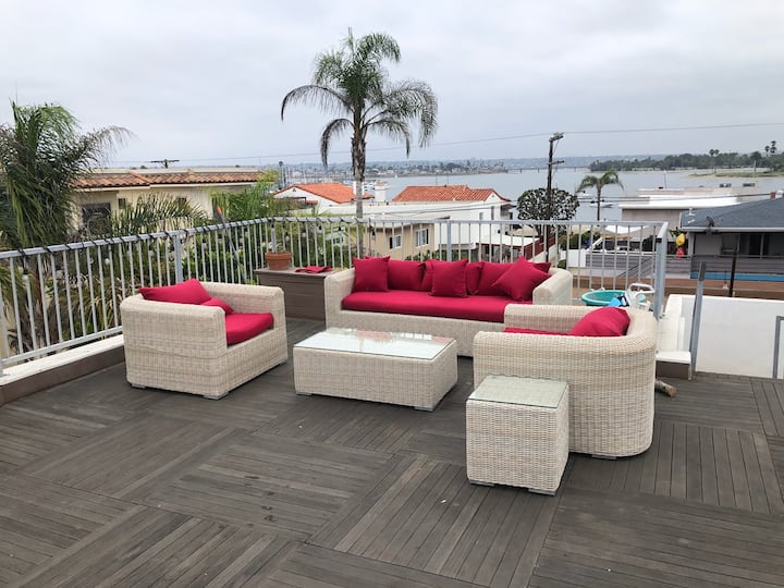 Rooftop Deck / Steps To Beach / 2 Bdrm / W/parking - Mission Beach - San Diego