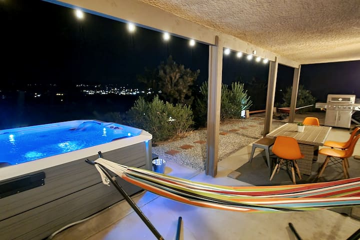 Near Jtnp, 3bd/2ba Sleeps 8, Hottub, Gamerm, View - Joshua Tree, CA