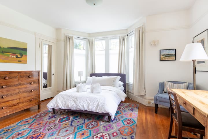 2br Garden Cottage Nestled In The Heart Of Sf! - Sausalito, CA