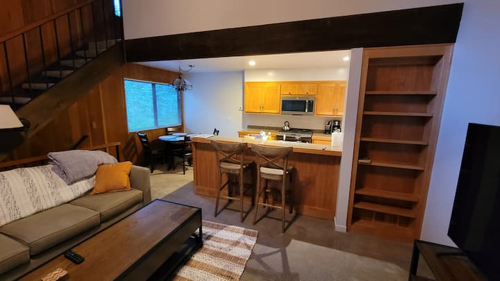 Beautiful Kingswood Village Townhome - 2x2 - North Lake Tahoe, CA