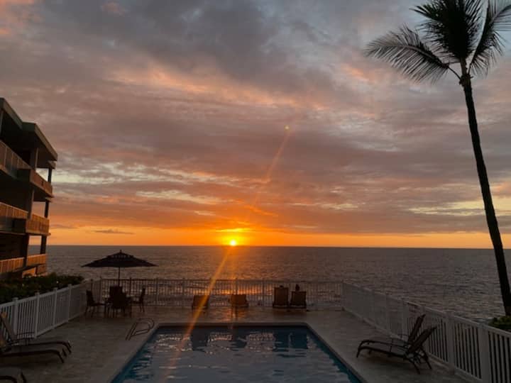 Cozy Kona Condo On Ali'i Drive Ocean View Pool - Kailua-Kona, HI