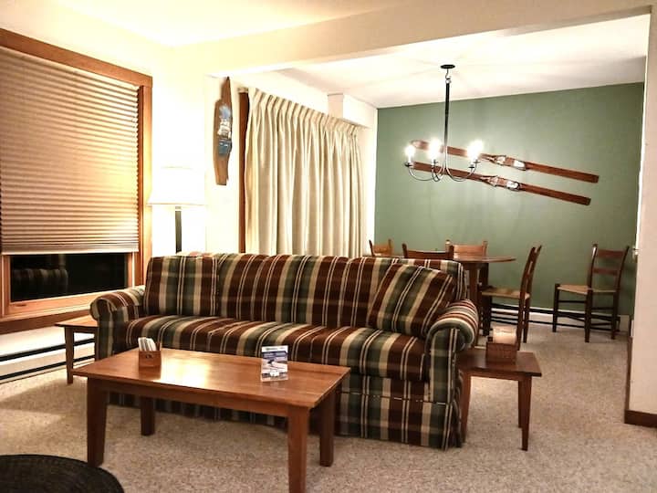 Cozy & Convenient Ski Home Condo - Killington, VT
