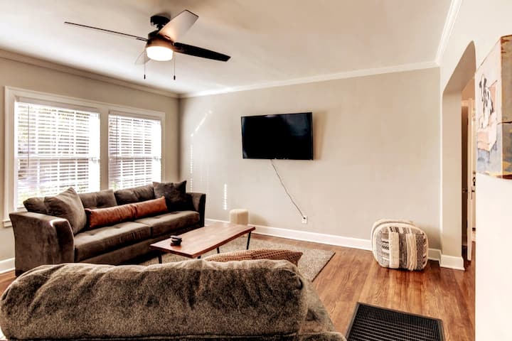*2bd* Steps To Uofm! Wi-fi+w&d+parking+deck* - Memphis, TN