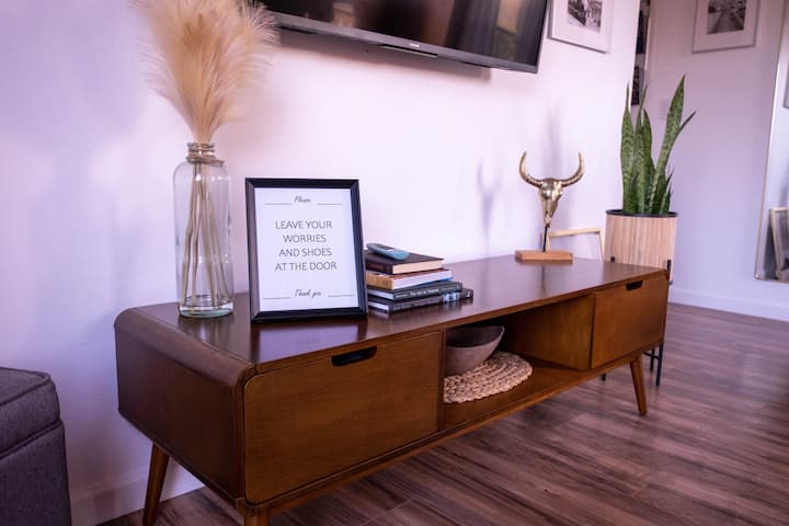 Adorable Urban Top Floor Unit With Victorian Charm - San Diego, CA