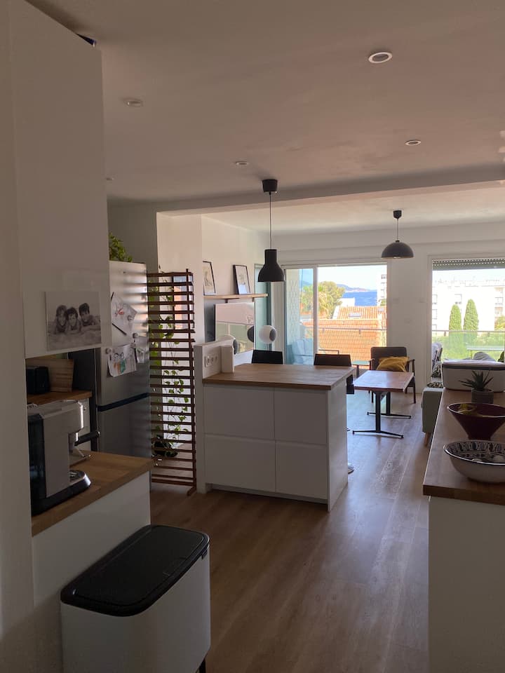 Appartement 70m2 En Bord De Mer, Garage Et Balcon - Toulon