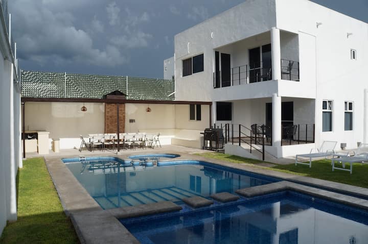 Amplia Casa Privada Con Alberca Climatizada - Tequesquitengo