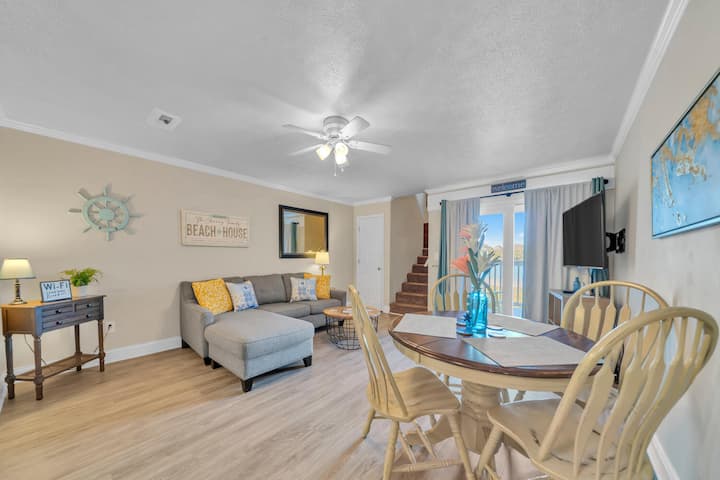 2 Bed, 2 Bath, 3 Min Walk To Beach, On Lake - Panama City Beach