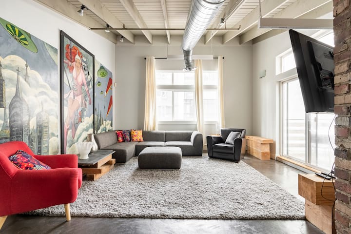 Kremrest ~ Rockstar Suite ~ Large Loft, Clean, Fun - Seattle, WA