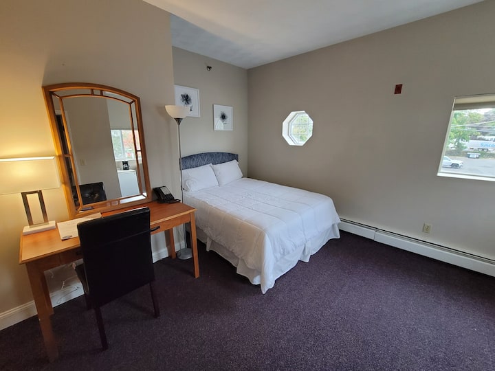 Rally Point Inn Large Standard Single - Foxborough, MA