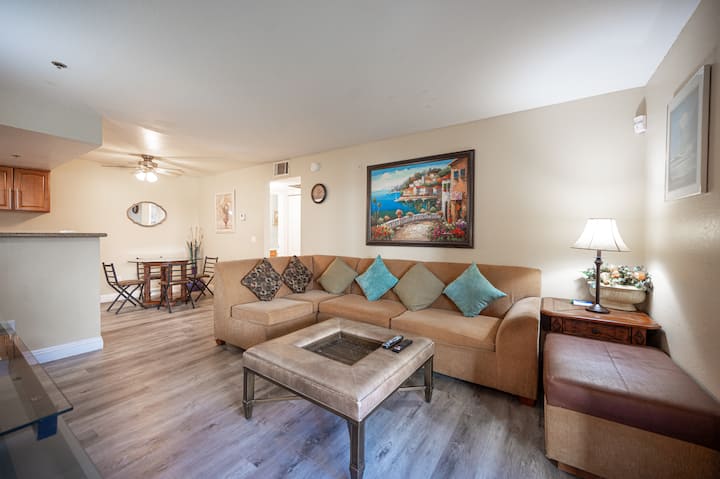 Elegant 2br/2ba, Near Strip, Free Parking/gym/pool - Henderson, NV