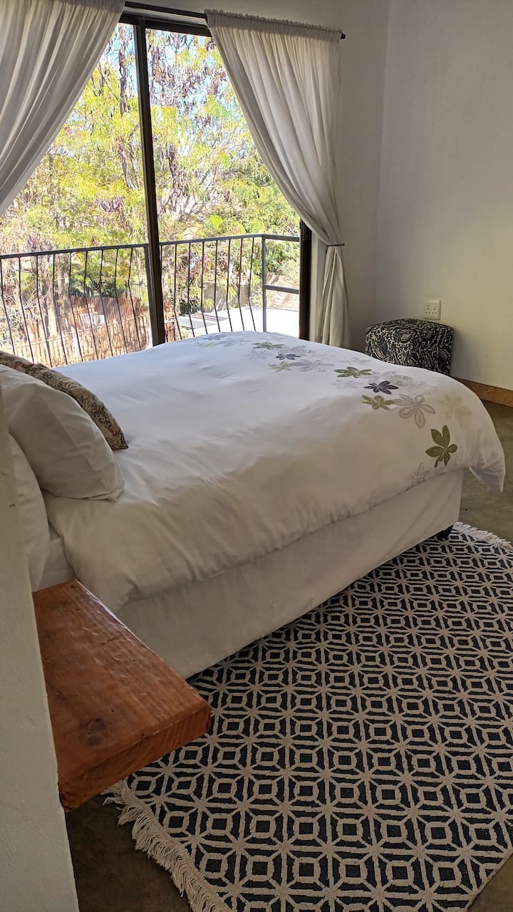 Room Hope @ De Minimalist House: Live With Less - Clarens