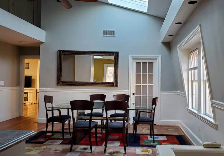 Spacious, Bright Apartment In Armory District - Rhode Island