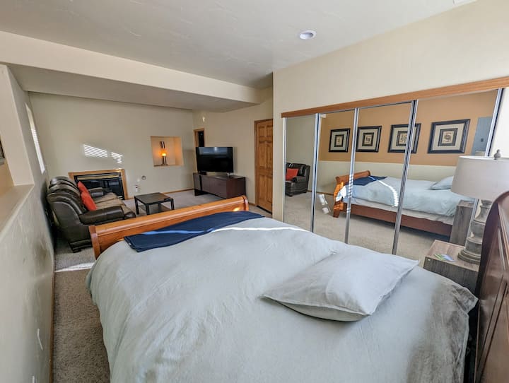 Master Suite W/luxury Bathroom. 5 Min To Hospital - Casper, WY