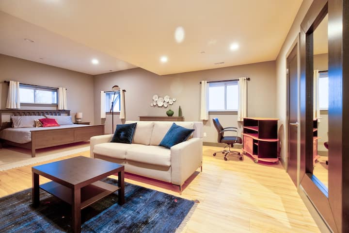 Beautiful Private Suite, Spectacular Sunset Views - Layton, UT