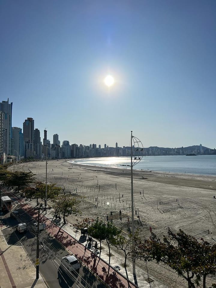 Apto Frente Ao Mar Av. Atlântica - Balneário Camboriú
