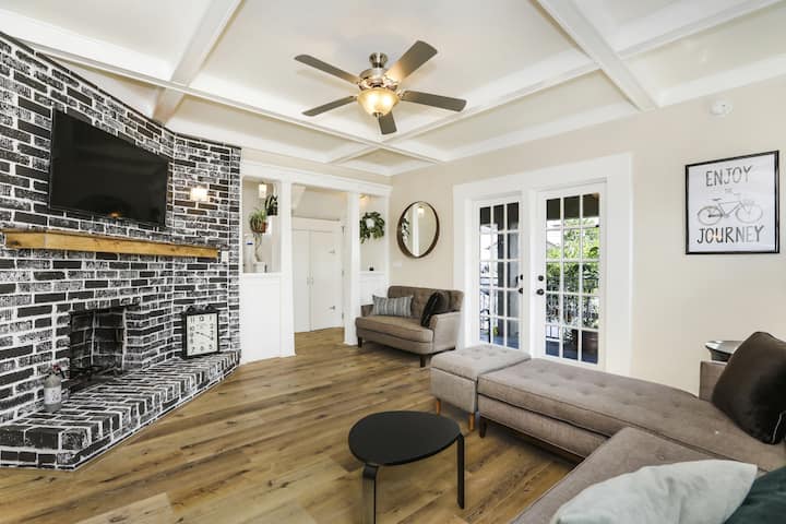 Spacious Room -Near Downtown In Historic Craftsman - Los Angeles, CA