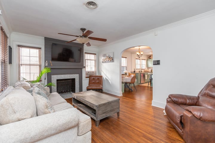 Gorgeous Bungalow Near Uptown Walkable To Boa! - Charlotte, NC