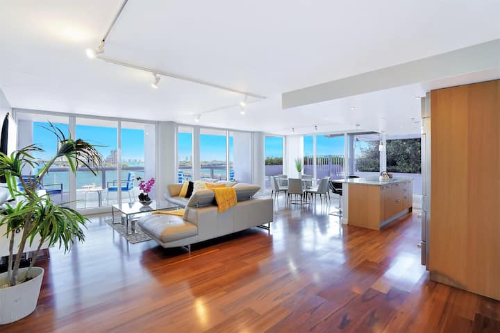 Wait N' Sea! Direct Water Views! - Miami