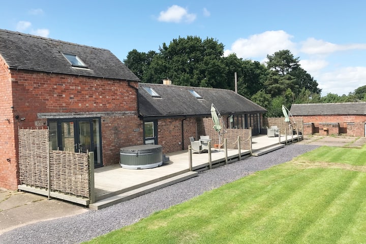 The Granary Barn With Hot Tub & Stunning Views - 什羅浦夏