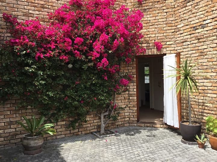 "Umoji" Cosy Cottage Voëlklip, Hermanus, Sleeps 6 - ヘルマナス