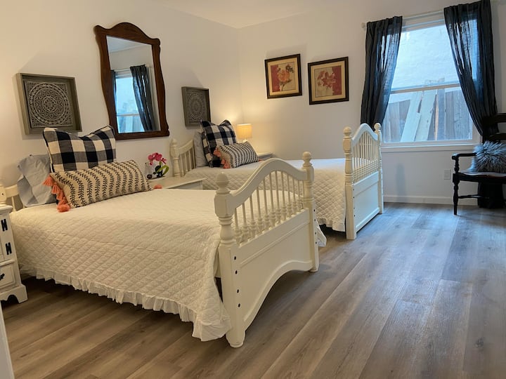 Charming San Carlos 2br Newly Remodeled - San Mateo, CA