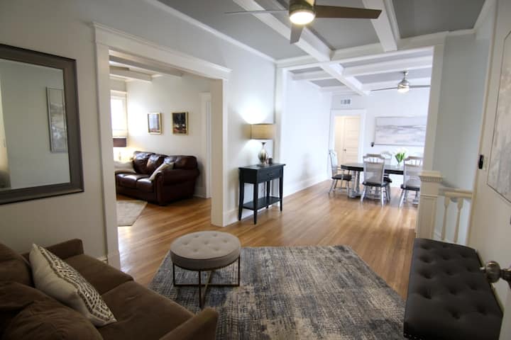 Big Classic Modern Masterpiece / Entire Top Floor - Mission, KS