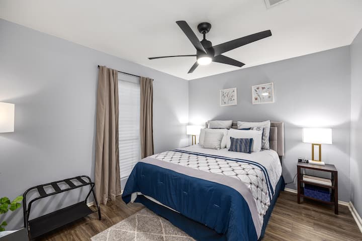 Modern Family Cozy Apartment Near Downtown - Houston, TX