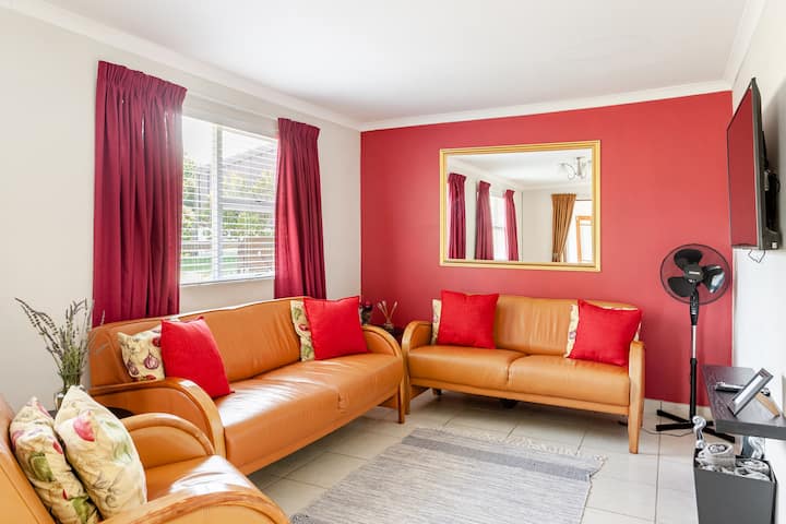 Nadeson Park Stud - 4 Bedroom Guest House - Bot River