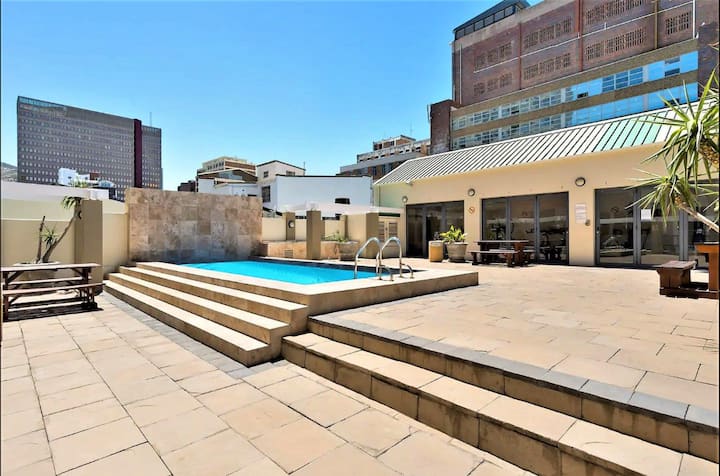 City Lights Studio Apartment W/ Pool, Gym, Wi-fi - ケープタウン