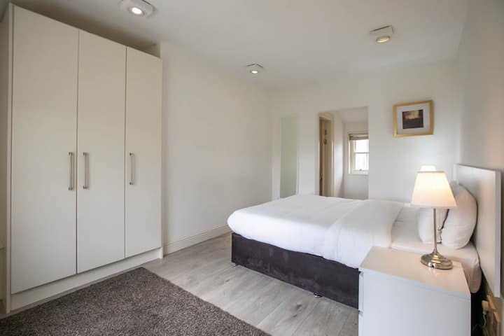 Modern St Stephen's Green 2 Bedroom Apartment - Dublin
