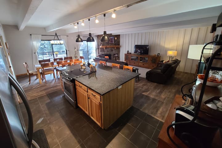 Creekside Condo: Accessible, Spacious, Creekside - Frisco, CO