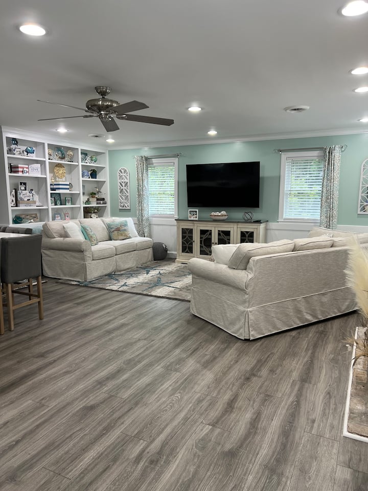 Ocean Waves 4th Row Private Walkout 2 Min To Beach - Emerald Isle, NC
