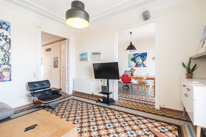 Big 5 Bed With Great Views In Historical Building - Barcelona