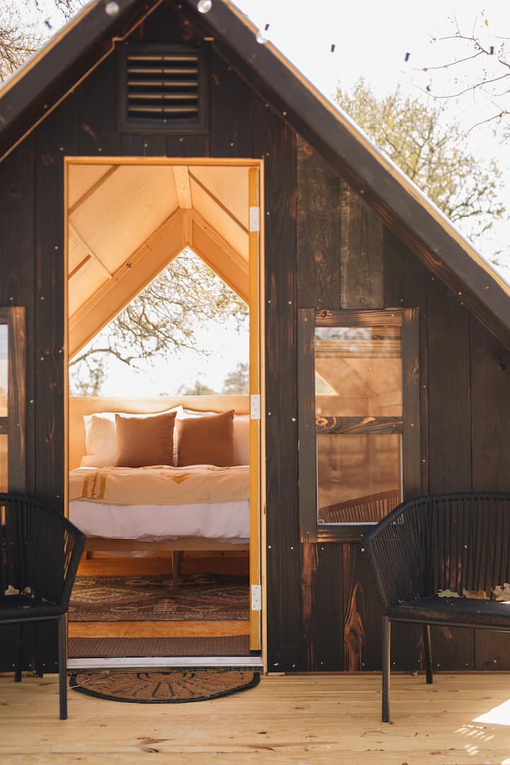 Glamping Cabin #2 & Pool • Serana Austintx Retreat - Sherwood Forest Faire