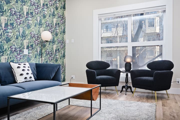 Urban Oasis Two Bedroom - Calgary