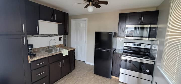 Private Guesthouse, 1 Bed/1 Pullout, Sleeps 4. - University City, MO