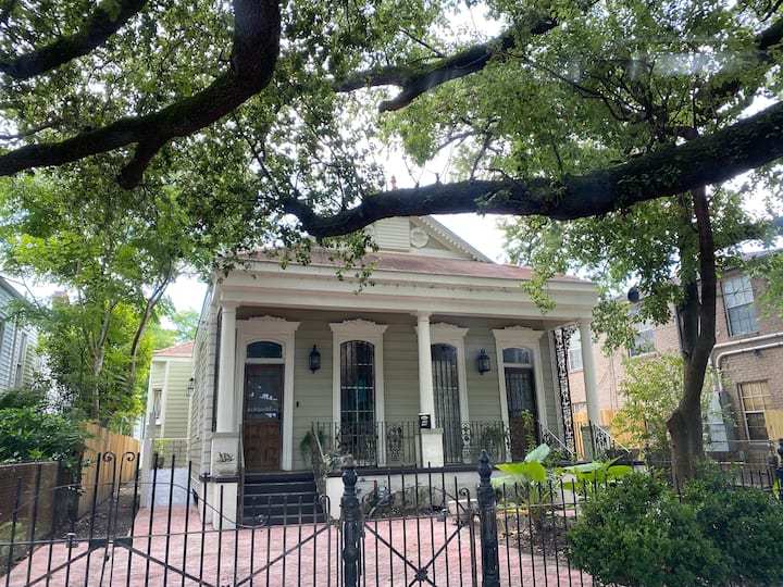 Stunning Property Ada Accessible Near Fairgrounds! - New Orleans, LA