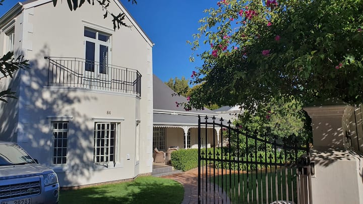 Luxury Home In Quiet Street, 300m. From The Center - Franschhoek
