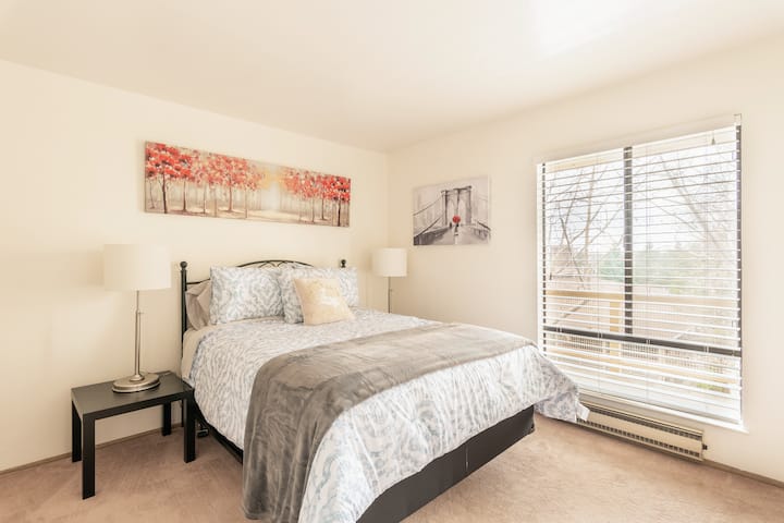Furnished 1 Bedroom Apartment, Pool, Gym - Monthly - Emeryville, CA