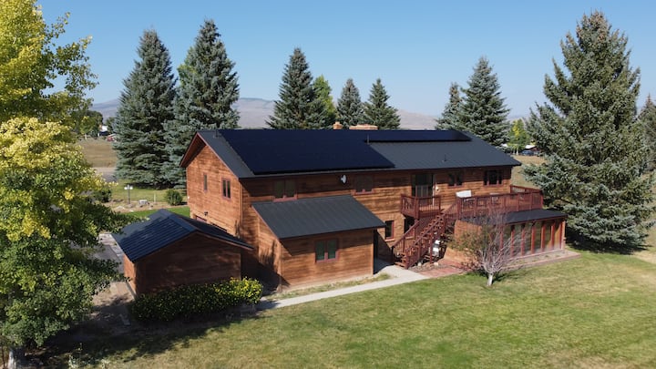 Spacious 4 Br 2 Bath Home With Stunning Views - Gunnison, CO