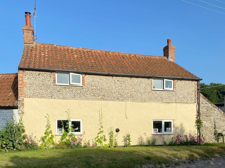 Corner Cottage Salthouse By The Sea, Norfolk Coast - Blakeney