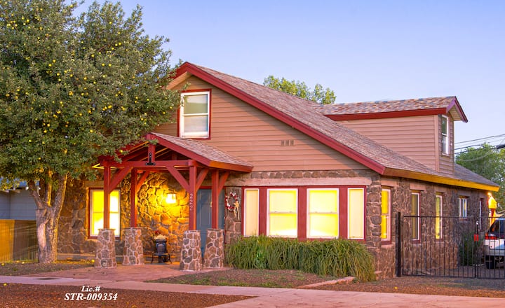 Alpine Stone Cottage, Downtown - Flagstaff, AZ