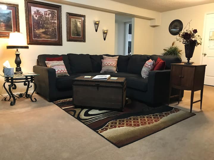 Private Lower Level, Spacious, Cozy, & Near Trails - Arkansas