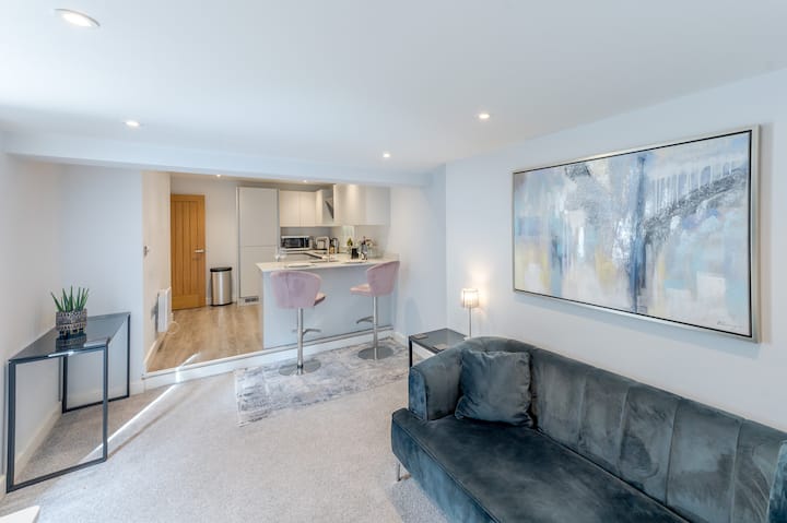 Bouvardia - Contemporary Apartment In Town Centre - Shropshire