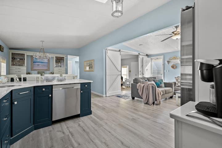 Beautiful Cottage W/ Shared Pool & Close 2 Beach - Ocean Pines, MD