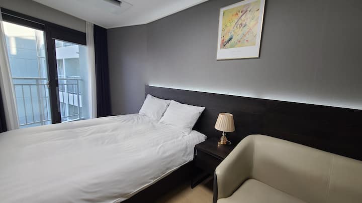 # 파크뷰 연박특가 *코발트블루#B10, 신축숙소, 속초해변 1분, 속초아이 1분, 인덕션 - Sokcho-si