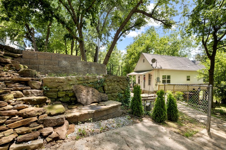 Razorback Greenway Cottage In Art District - Fayetteville, AR