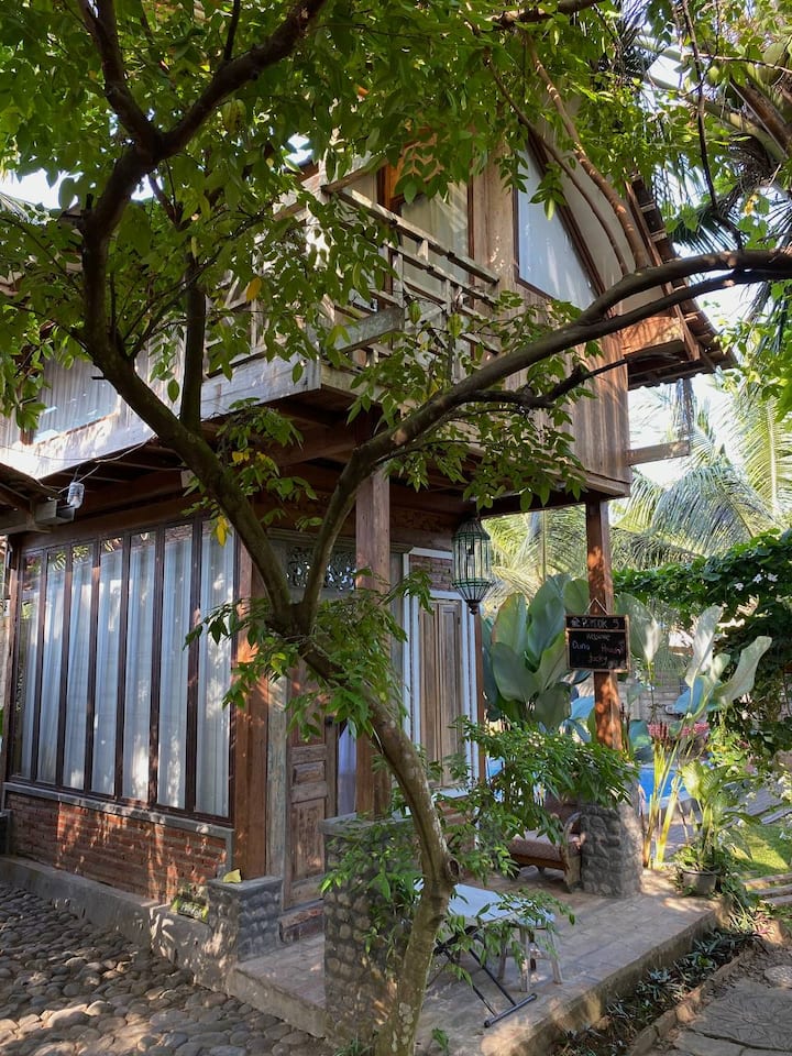 Pondok 5
Bed&breakfast With Garden Pool Views - Banyuwangi