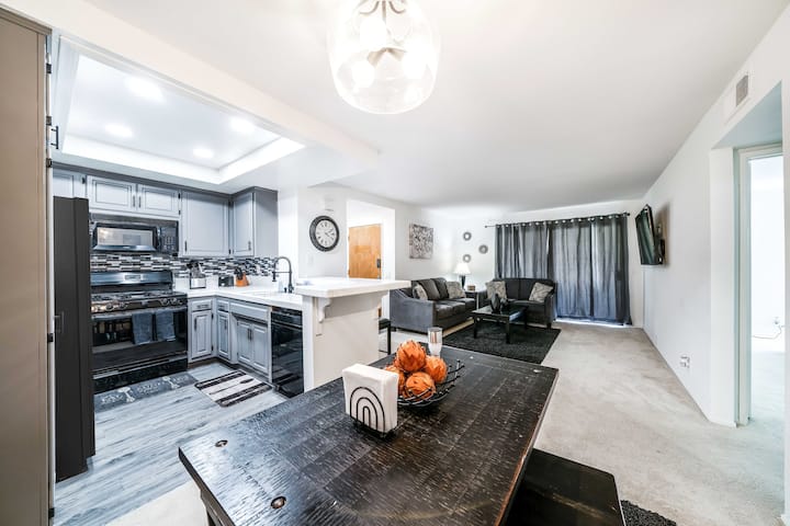 Modern Oc Condo | Mins To Laguna Beach | Pool-spa - Aliso Viejo, CA