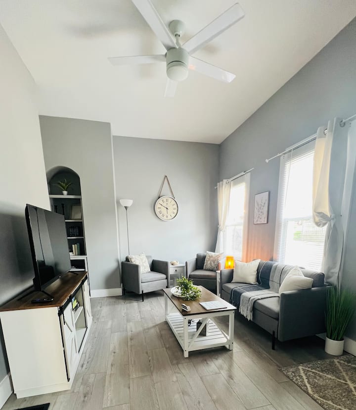 Quiet Cozy Apt Near Downtown Dayton - Dayton, OH